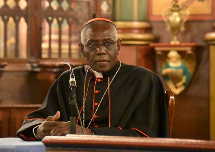 Robert Sarah, uno de los más críticos con Francisco, encabeza el ala ...